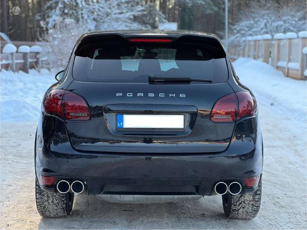 Black Porsche Cayenne 2013 in Vilnius, with an engine capacity of 4.13 L and mileage of 334 thousand km for 17700 €, photo 10 on AUTOMOTO.COM.LV