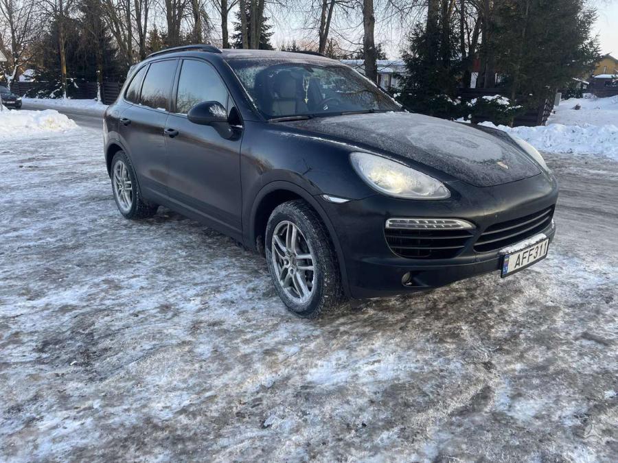Melns Porsche Cayenne 2013 Klaipėda, ar dzinēja tilpumu 2.97 L un nobraukumu 260 tūkst. km par 15500 €, foto 2 vietnē AUTOMOTO.COM.LV