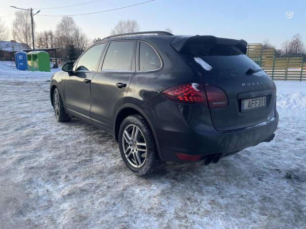 Melns Porsche Cayenne 2013 Klaipėda, ar dzinēja tilpumu 2.97 L un nobraukumu 260 tūkst. km par 15500 €, foto 4 vietnē AUTOMOTO.COM.LV