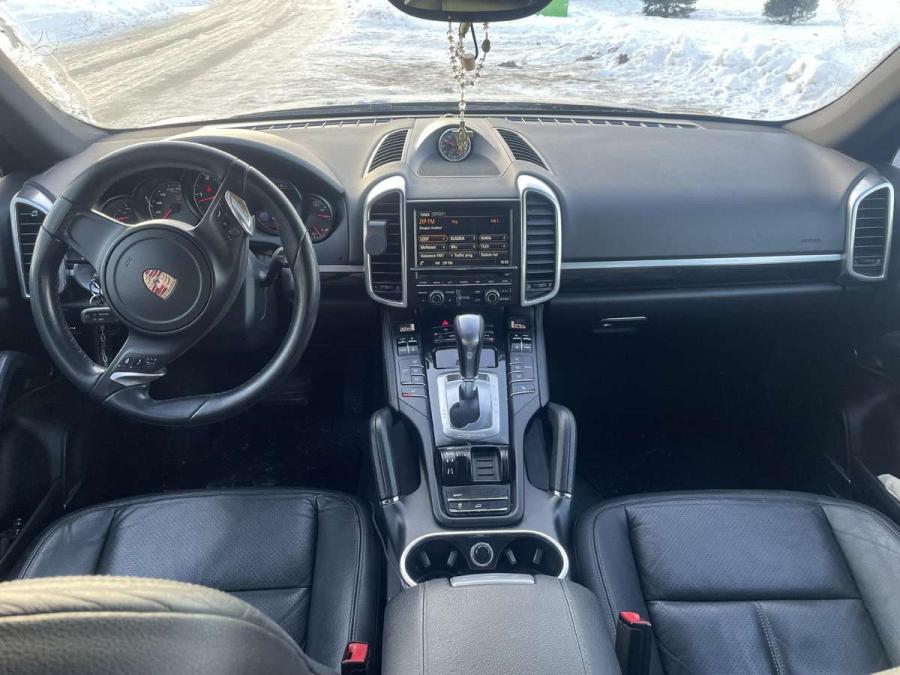 Melns Porsche Cayenne 2013 Klaipėda, ar dzinēja tilpumu 2.97 L un nobraukumu 260 tūkst. km par 15500 €, foto 6 vietnē AUTOMOTO.COM.LV