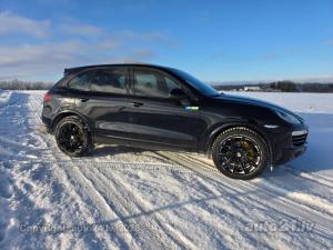 Black Porsche Cayenne 2013 in Tallinn, with an engine capacity of 3.00 L and mileage of 283 thousand km for 18000 €, photo 5 on AUTOMOTO.COM.LV