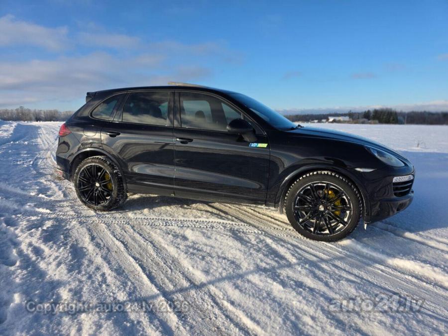 Black Porsche Cayenne 2013 in Tallinn, with an engine capacity of 3.00 L and mileage of 283 thousand km for 18000 €, photo 5 on AUTOMOTO.COM.LV