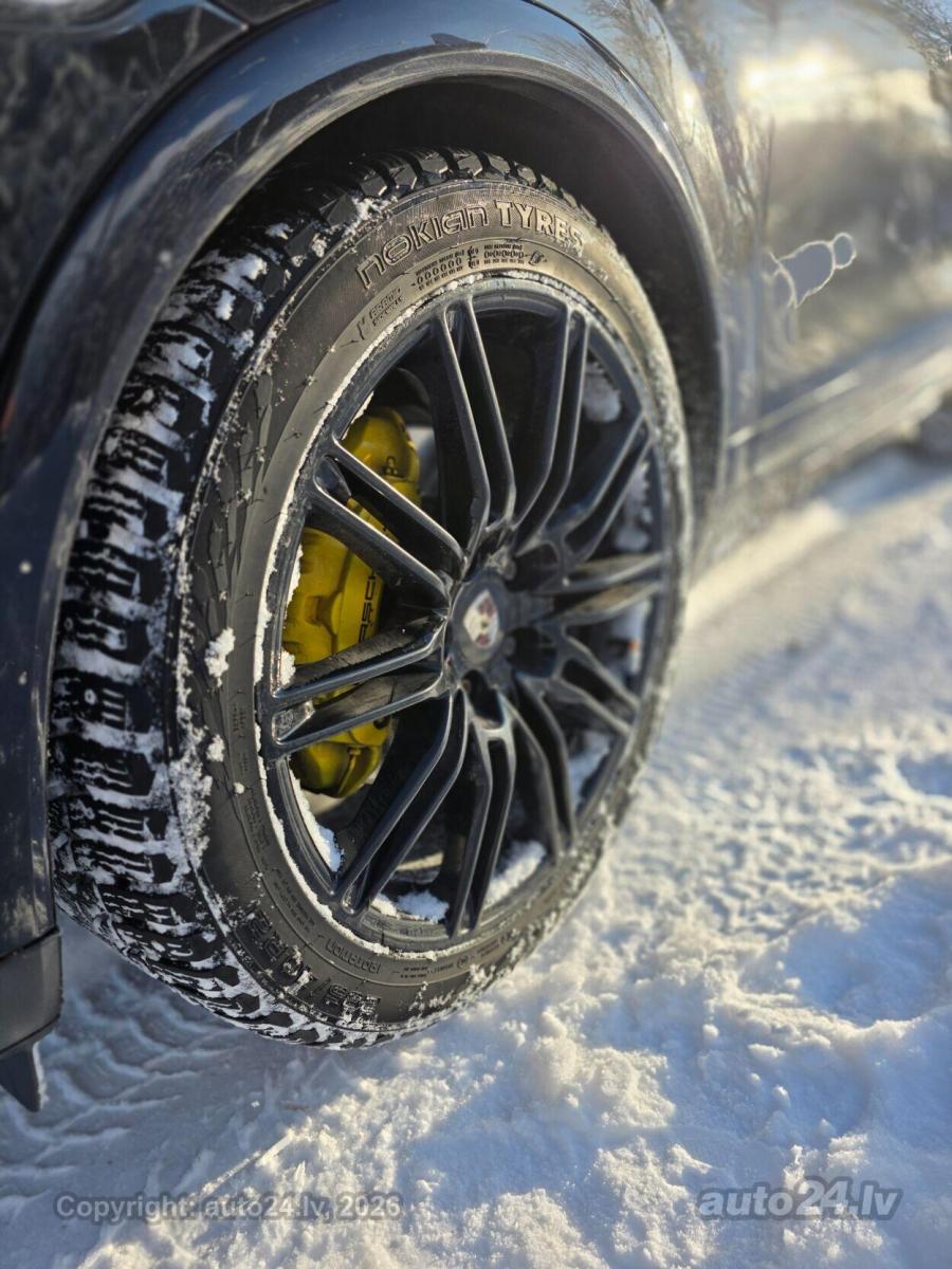 Black Porsche Cayenne 2013 in Tallinn, with an engine capacity of 3.00 L and mileage of 283 thousand km for 18000 €, photo 7 on AUTOMOTO.COM.LV