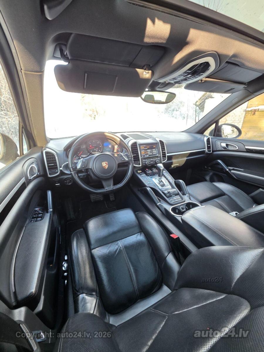 Black Porsche Cayenne 2013 in Tallinn, with an engine capacity of 3.00 L and mileage of 283 thousand km for 18000 €, photo 9 on AUTOMOTO.COM.LV