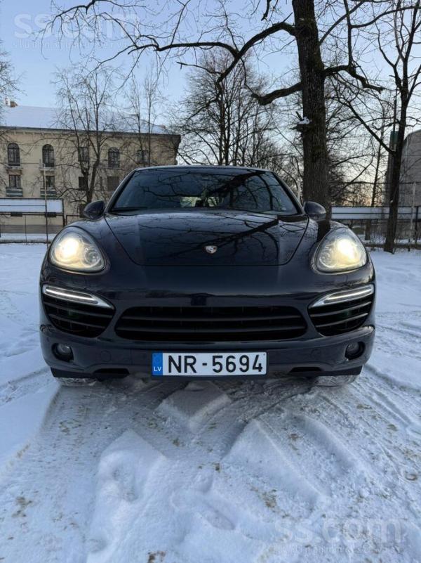 Black Porsche Cayenne 2013 in Riga, with an engine capacity of 3.00 L and mileage of 151 thousand km for 15000 €, photo 2 on AUTOMOTO.COM.LV