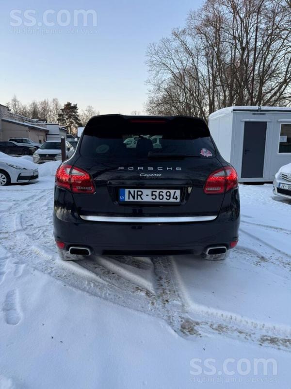 Black Porsche Cayenne 2013 in Riga, with an engine capacity of 3.00 L and mileage of 151 thousand km for 15000 €, photo 3 on AUTOMOTO.COM.LV
