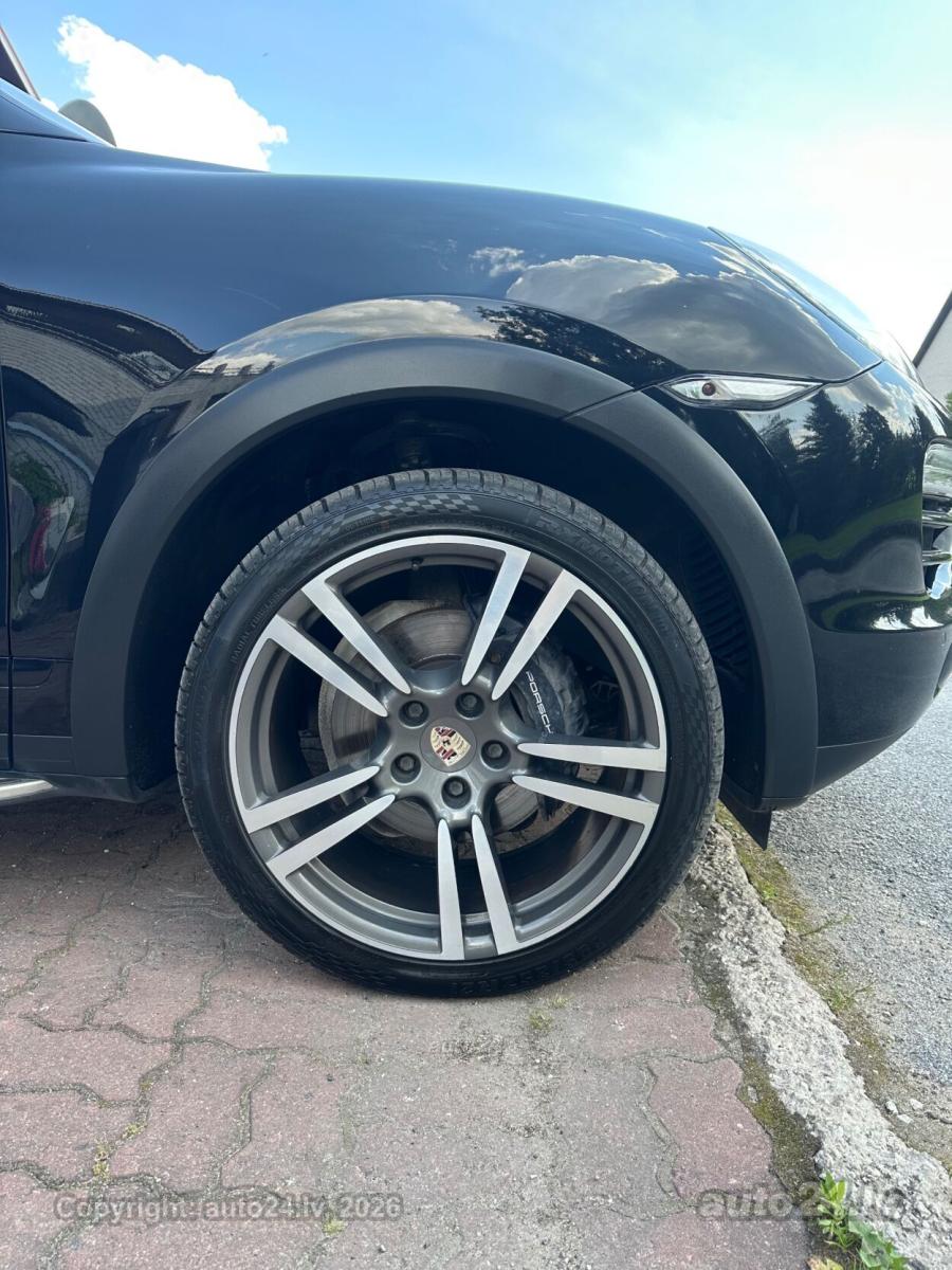 Melns Porsche Cayenne 2013 Paide, ar dzinēja tilpumu 3.00 L un nobraukumu 259 tūkst. km par 14000 €, foto 8 vietnē AUTOMOTO.COM.LV