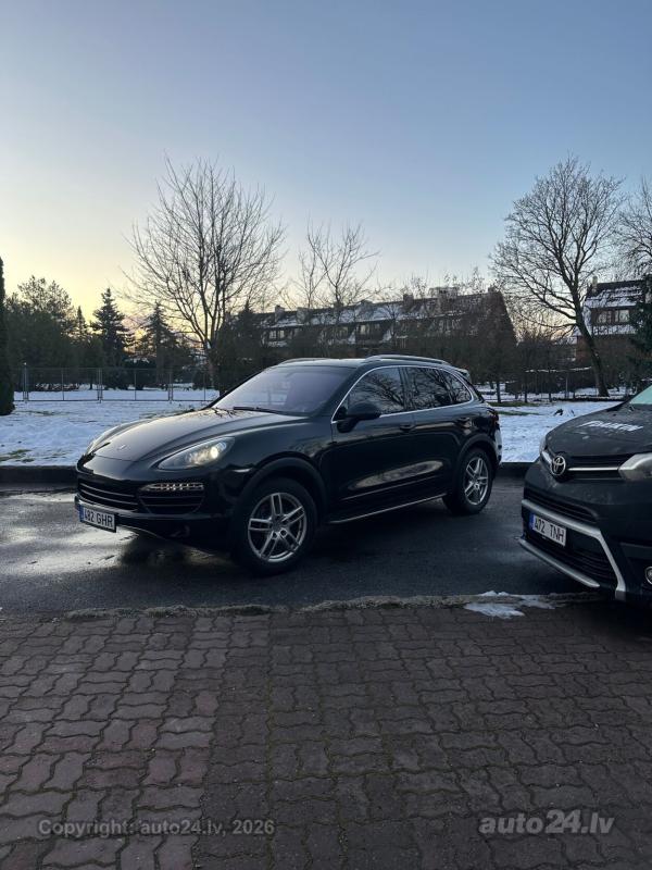 Melns Porsche Cayenne 2013 Paide, ar dzinēja tilpumu 3.00 L un nobraukumu 259 tūkst. km par 14000 €, foto 10 vietnē AUTOMOTO.COM.LV