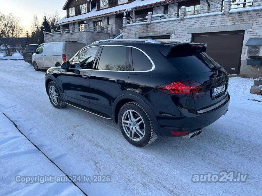 Melns Porsche Cayenne 2013 Paide, ar dzinēja tilpumu 3.00 L un nobraukumu 259 tūkst. km par 14000 €, foto 11 vietnē AUTOMOTO.COM.LV