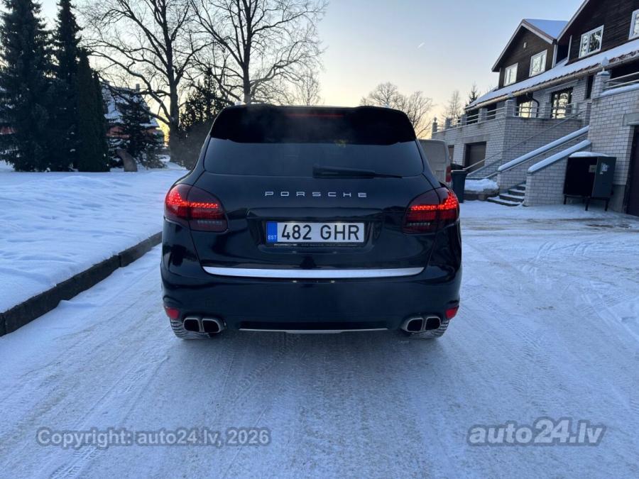 Melns Porsche Cayenne 2013 Paide, ar dzinēja tilpumu 3.00 L un nobraukumu 259 tūkst. km par 14000 €, foto 12 vietnē AUTOMOTO.COM.LV