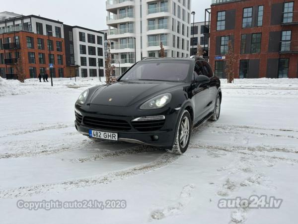Black Porsche Cayenne 2013 in Tallinn, with an engine capacity of 3.00 L and mileage of 257 thousand km for 17990 €, photo 1 on AUTOMOTO.COM.LV