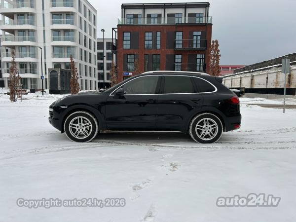 Black Porsche Cayenne 2013 in Tallinn, with an engine capacity of 3.00 L and mileage of 257 thousand km for 17990 €, photo 8 on AUTOMOTO.COM.LV