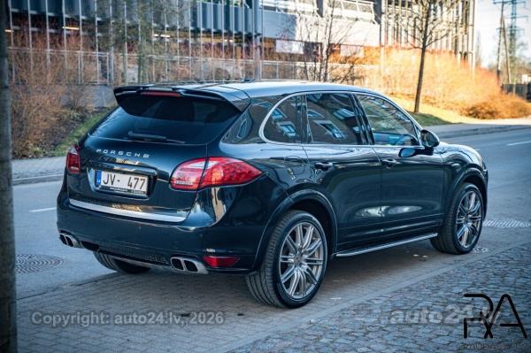 Black Porsche Cayenne 2013 in Riga, with an engine capacity of 4.80 L and mileage of 240 thousand km for 19990 €, photo 4 on AUTOMOTO.COM.LV