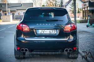 Black Porsche Cayenne 2013 in Riga, with an engine capacity of 4.80 L and mileage of 240 thousand km for 19990 €, photo 6 on AUTOMOTO.COM.LV