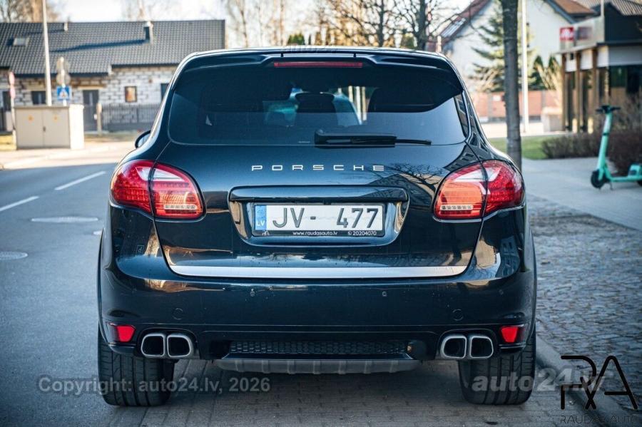 Black Porsche Cayenne 2013 in Riga, with an engine capacity of 4.80 L and mileage of 240 thousand km for 19990 €, photo 6 on AUTOMOTO.COM.LV