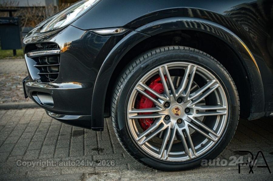 Black Porsche Cayenne 2013 in Riga, with an engine capacity of 4.80 L and mileage of 240 thousand km for 19990 €, photo 26 on AUTOMOTO.COM.LV