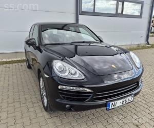 Black Porsche Cayenne 2013 in Riga, with an engine capacity of 3.00 L and mileage of 156 thousand km for 19900 €, photo 3 on AUTOMOTO.COM.LV