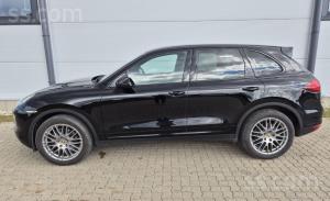 Black Porsche Cayenne 2013 in Riga, with an engine capacity of 3.00 L and mileage of 156 thousand km for 19900 €, photo 7 on AUTOMOTO.COM.LV