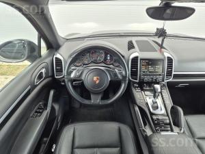 Black Porsche Cayenne 2013 in Riga, with an engine capacity of 3.00 L and mileage of 156 thousand km for 19900 €, photo 14 on AUTOMOTO.COM.LV