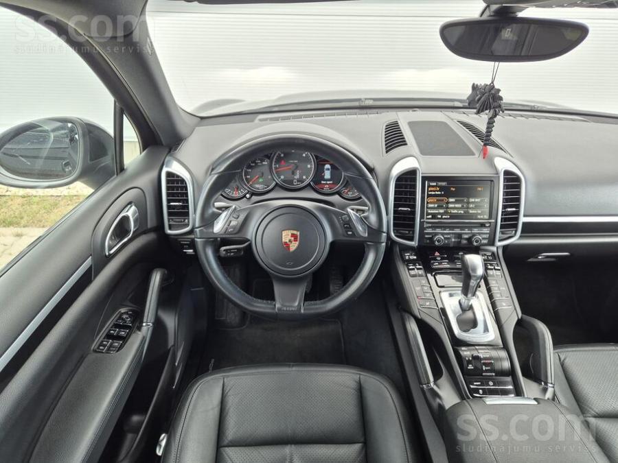 Black Porsche Cayenne 2013 in Riga, with an engine capacity of 3.00 L and mileage of 156 thousand km for 19900 €, photo 14 on AUTOMOTO.COM.LV