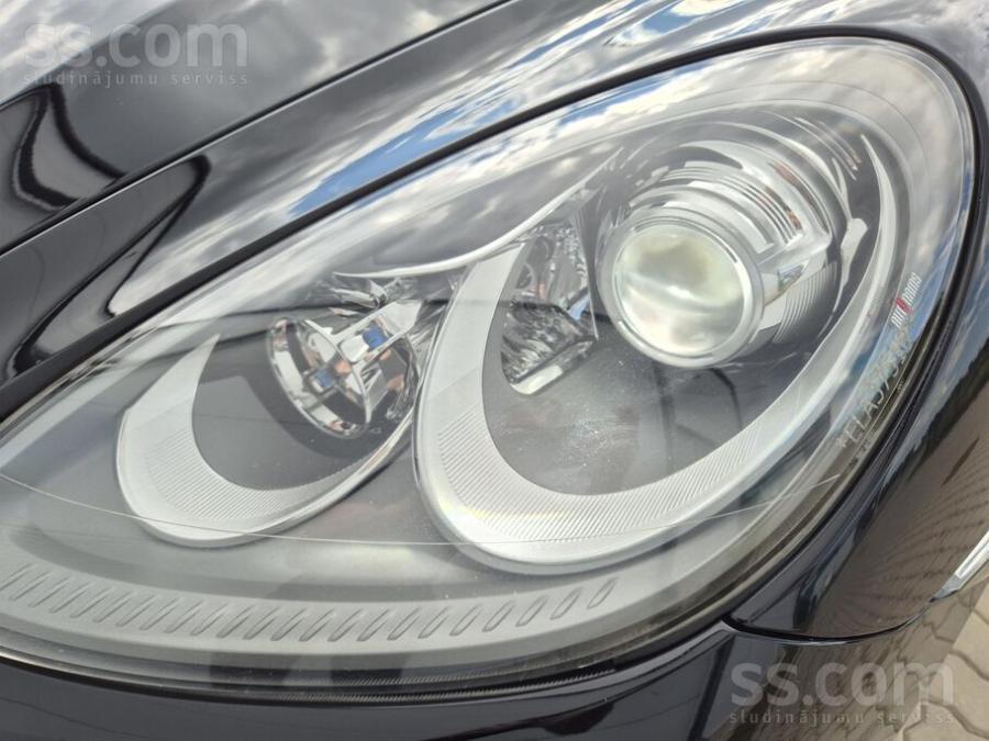 Black Porsche Cayenne 2013 in Riga, with an engine capacity of 3.00 L and mileage of 156 thousand km for 19900 €, photo 18 on AUTOMOTO.COM.LV