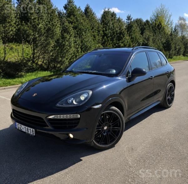 Melns Porsche Cayenne 2013 Talsi, ar dzinēja tilpumu 4.20 L un nobraukumu 226 tūkst. km par 18500 €, foto 1 vietnē AUTOMOTO.COM.LV