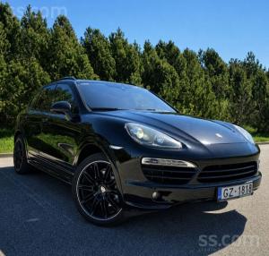 Melns Porsche Cayenne 2013 Talsi, ar dzinēja tilpumu 4.20 L un nobraukumu 226 tūkst. km par 18500 €, foto 3 vietnē AUTOMOTO.COM.LV
