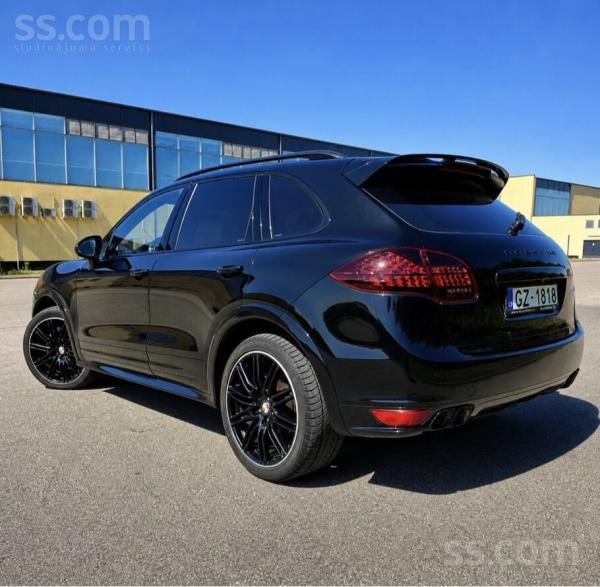Melns Porsche Cayenne 2013 Talsi, ar dzinēja tilpumu 4.20 L un nobraukumu 226 tūkst. km par 18500 €, foto 3 vietnē AUTOMOTO.COM.LV
