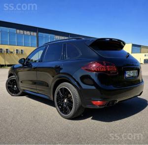 Melns Porsche Cayenne 2013 Talsi, ar dzinēja tilpumu 4.20 L un nobraukumu 226 tūkst. km par 18500 €, foto 4 vietnē AUTOMOTO.COM.LV