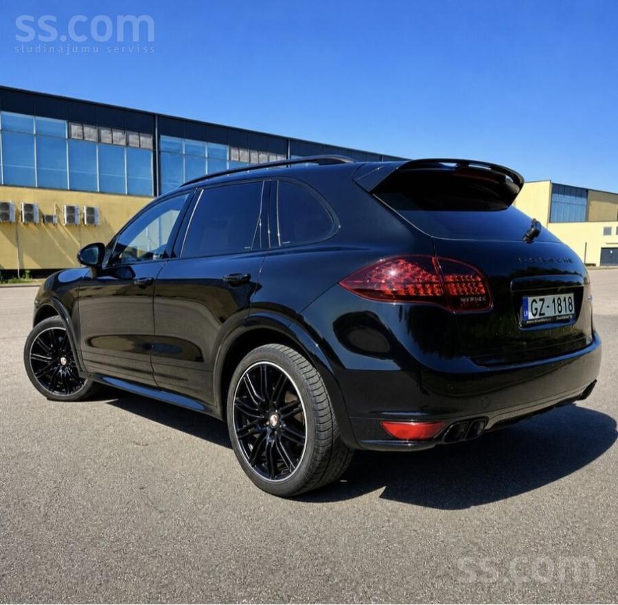 Melns Porsche Cayenne 2013 Talsi, ar dzinēja tilpumu 4.20 L un nobraukumu 226 tūkst. km par 18500 €, foto 4 vietnē AUTOMOTO.COM.LV