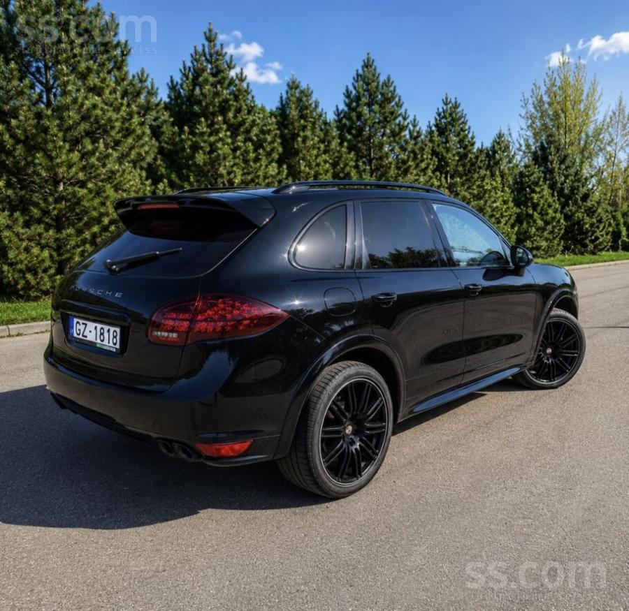 Melns Porsche Cayenne 2013 Talsi, ar dzinēja tilpumu 4.20 L un nobraukumu 226 tūkst. km par 18500 €, foto 5 vietnē AUTOMOTO.COM.LV
