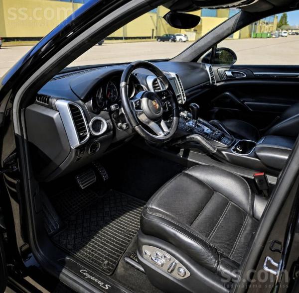 Melns Porsche Cayenne 2013 Talsi, ar dzinēja tilpumu 4.20 L un nobraukumu 226 tūkst. km par 18500 €, foto 5 vietnē AUTOMOTO.COM.LV