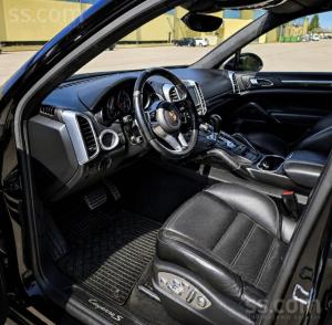Melns Porsche Cayenne 2013 Talsi, ar dzinēja tilpumu 4.20 L un nobraukumu 226 tūkst. km par 18500 €, foto 6 vietnē AUTOMOTO.COM.LV