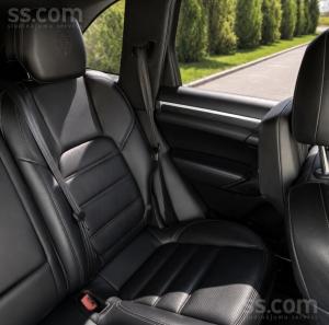 Melns Porsche Cayenne 2013 Talsi, ar dzinēja tilpumu 4.20 L un nobraukumu 226 tūkst. km par 18500 €, foto 10 vietnē AUTOMOTO.COM.LV
