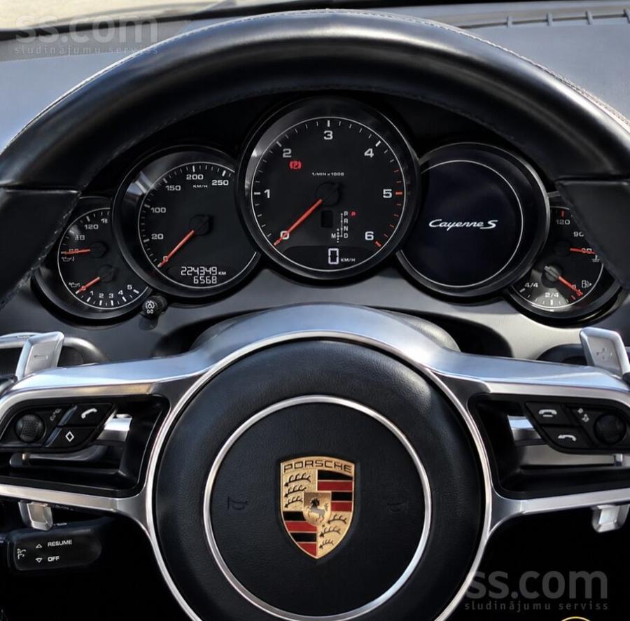 Melns Porsche Cayenne 2013 Talsi, ar dzinēja tilpumu 4.20 L un nobraukumu 226 tūkst. km par 18500 €, foto 12 vietnē AUTOMOTO.COM.LV