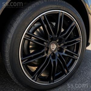 Melns Porsche Cayenne 2013 Talsi, ar dzinēja tilpumu 4.20 L un nobraukumu 226 tūkst. km par 18500 €, foto 13 vietnē AUTOMOTO.COM.LV