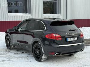 Melns Porsche Cayenne 2013 Rīga, ar dzinēja tilpumu 3.00 L un nobraukumu 152 tūkst. km par 13990 €, foto 4 vietnē AUTOMOTO.COM.LV