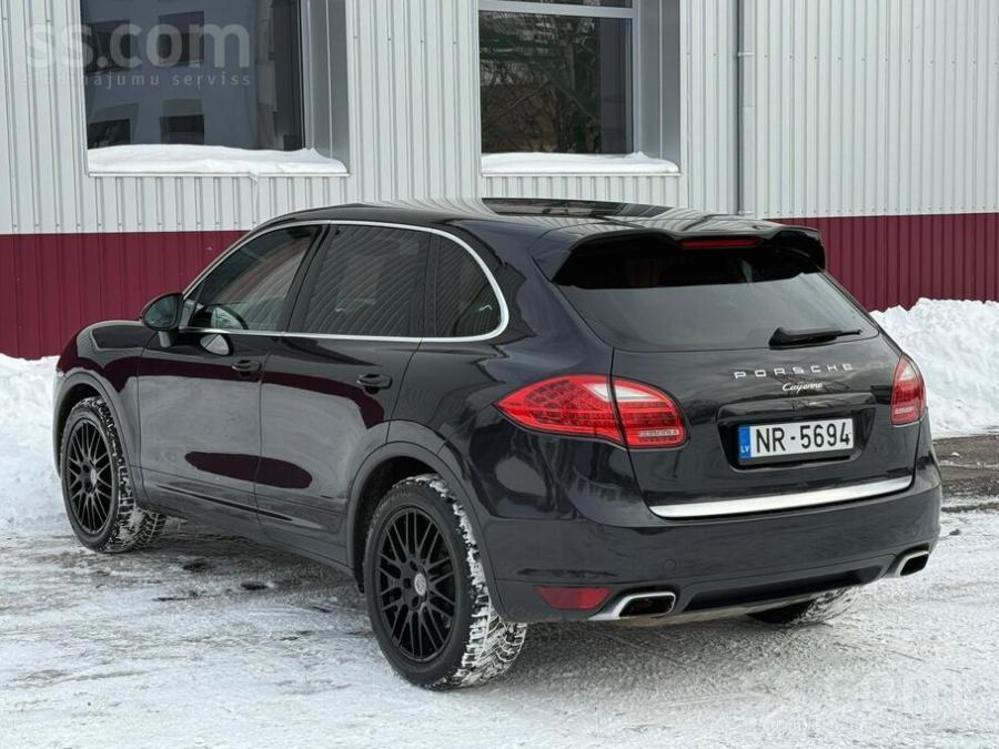 Melns Porsche Cayenne 2013 Rīga, ar dzinēja tilpumu 3.00 L un nobraukumu 152 tūkst. km par 13990 €, foto 4 vietnē AUTOMOTO.COM.LV