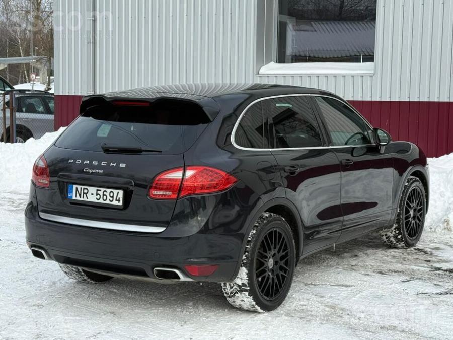 Melns Porsche Cayenne 2013 Rīga, ar dzinēja tilpumu 3.00 L un nobraukumu 152 tūkst. km par 13990 €, foto 5 vietnē AUTOMOTO.COM.LV