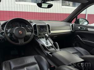 Melns Porsche Cayenne 2013 Rīga, ar dzinēja tilpumu 3.00 L un nobraukumu 152 tūkst. km par 13990 €, foto 10 vietnē AUTOMOTO.COM.LV