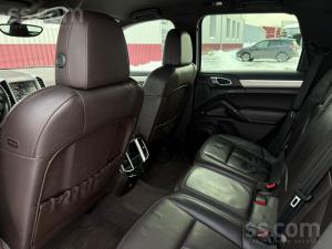 Melns Porsche Cayenne 2013 Rīga, ar dzinēja tilpumu 3.00 L un nobraukumu 152 tūkst. km par 13990 €, foto 12 vietnē AUTOMOTO.COM.LV