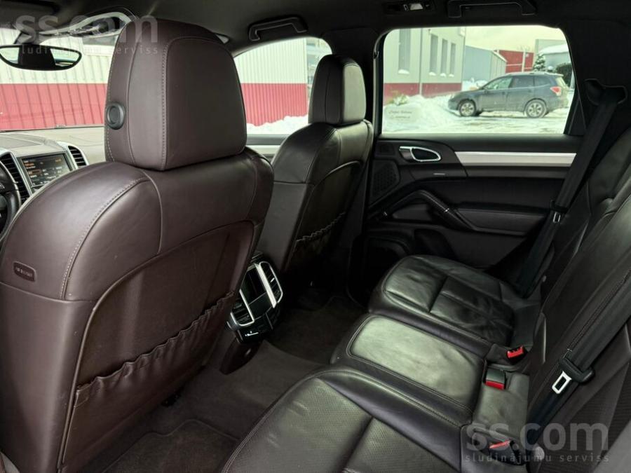 Melns Porsche Cayenne 2013 Rīga, ar dzinēja tilpumu 3.00 L un nobraukumu 152 tūkst. km par 13990 €, foto 12 vietnē AUTOMOTO.COM.LV