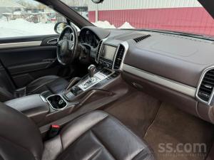 Melns Porsche Cayenne 2013 Rīga, ar dzinēja tilpumu 3.00 L un nobraukumu 152 tūkst. km par 13990 €, foto 14 vietnē AUTOMOTO.COM.LV