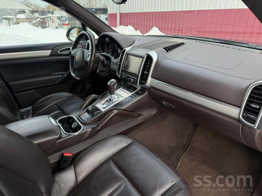 Melns Porsche Cayenne 2013 Rīga, ar dzinēja tilpumu 3.00 L un nobraukumu 152 tūkst. km par 13990 €, foto 14 vietnē AUTOMOTO.COM.LV