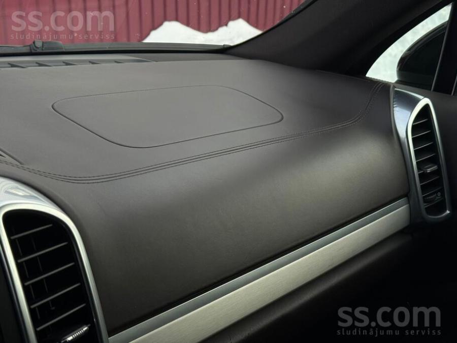 Melns Porsche Cayenne 2013 Rīga, ar dzinēja tilpumu 3.00 L un nobraukumu 152 tūkst. km par 13990 €, foto 23 vietnē AUTOMOTO.COM.LV