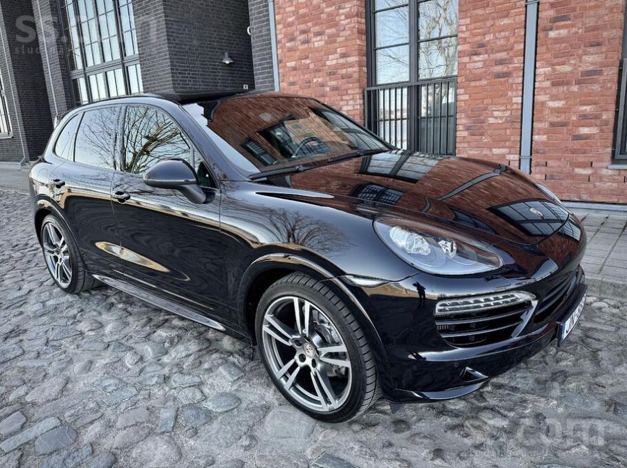 Black Porsche Cayenne 2013 in Riga, with an engine capacity of 3.00 L and mileage of 186 thousand km for 20990 €, photo 1 on AUTOMOTO.COM.LV