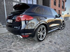 Black Porsche Cayenne 2013 in Riga, with an engine capacity of 3.00 L and mileage of 186 thousand km for 20990 €, photo 4 on AUTOMOTO.COM.LV