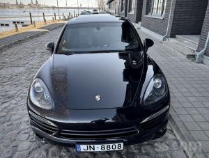 Black Porsche Cayenne 2013 in Riga, with an engine capacity of 3.00 L and mileage of 186 thousand km for 20990 €, photo 6 on AUTOMOTO.COM.LV