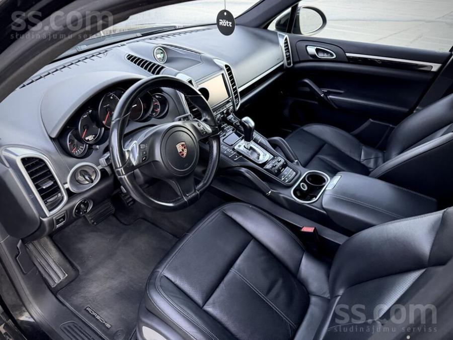 Black Porsche Cayenne 2013 in Riga, with an engine capacity of 3.00 L and mileage of 186 thousand km for 20990 €, photo 10 on AUTOMOTO.COM.LV