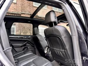 Black Porsche Cayenne 2013 in Riga, with an engine capacity of 3.00 L and mileage of 186 thousand km for 20990 €, photo 13 on AUTOMOTO.COM.LV